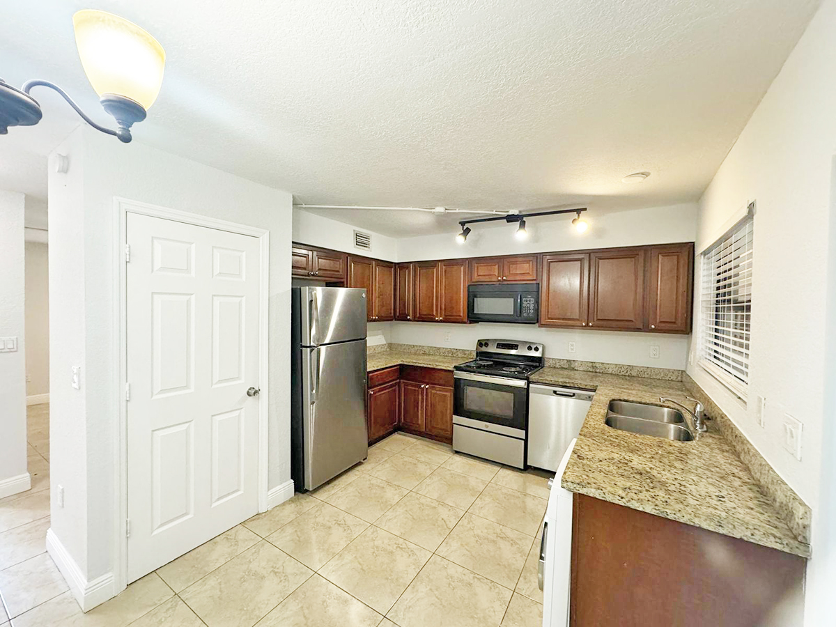 Home [mayfair.managebuilding.com]